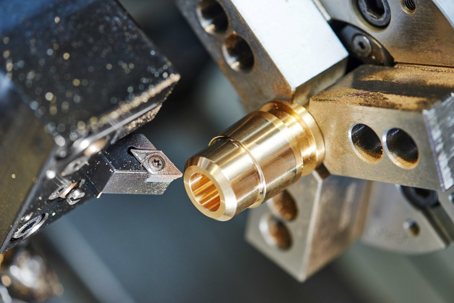 黄銅C2680とは？その特性と加工性を理解するためのガイド - 真鍮×旋盤加工製作所｜真鍮×旋盤加工に特化